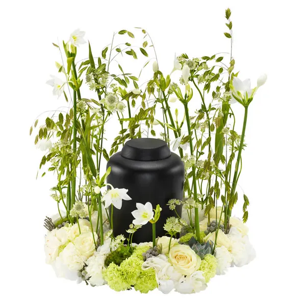 Urnenarrangement in Grün und Weiß | Trauerfloristik | Euroflorist